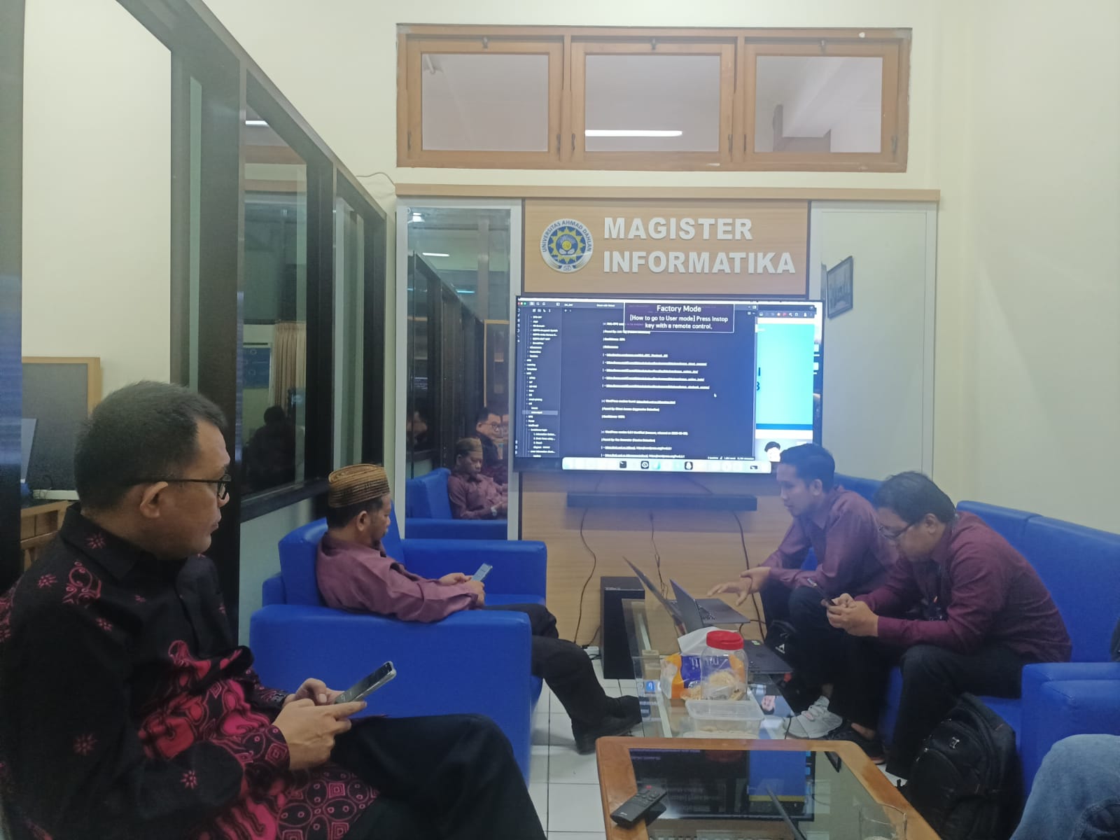 Workshop Perbaikan dan Peningkatan Website Prodi S2 Informatika UAD ...